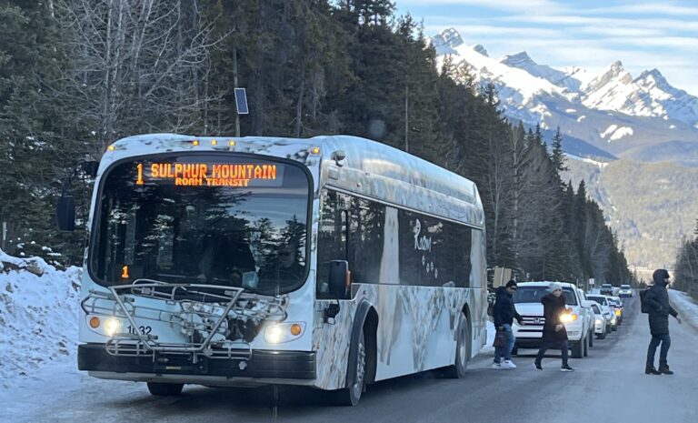 How to Get From Banff to Lake Louise: Driving, Parking, Shuttles, and ...