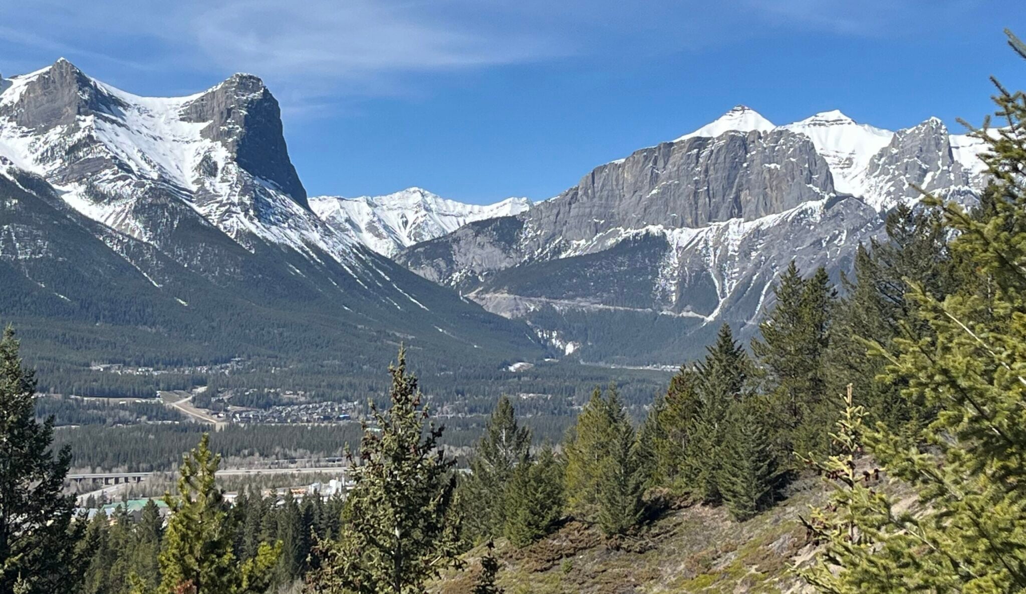 Banff vs Canmore: Where Should You Stay? - wereintherockies