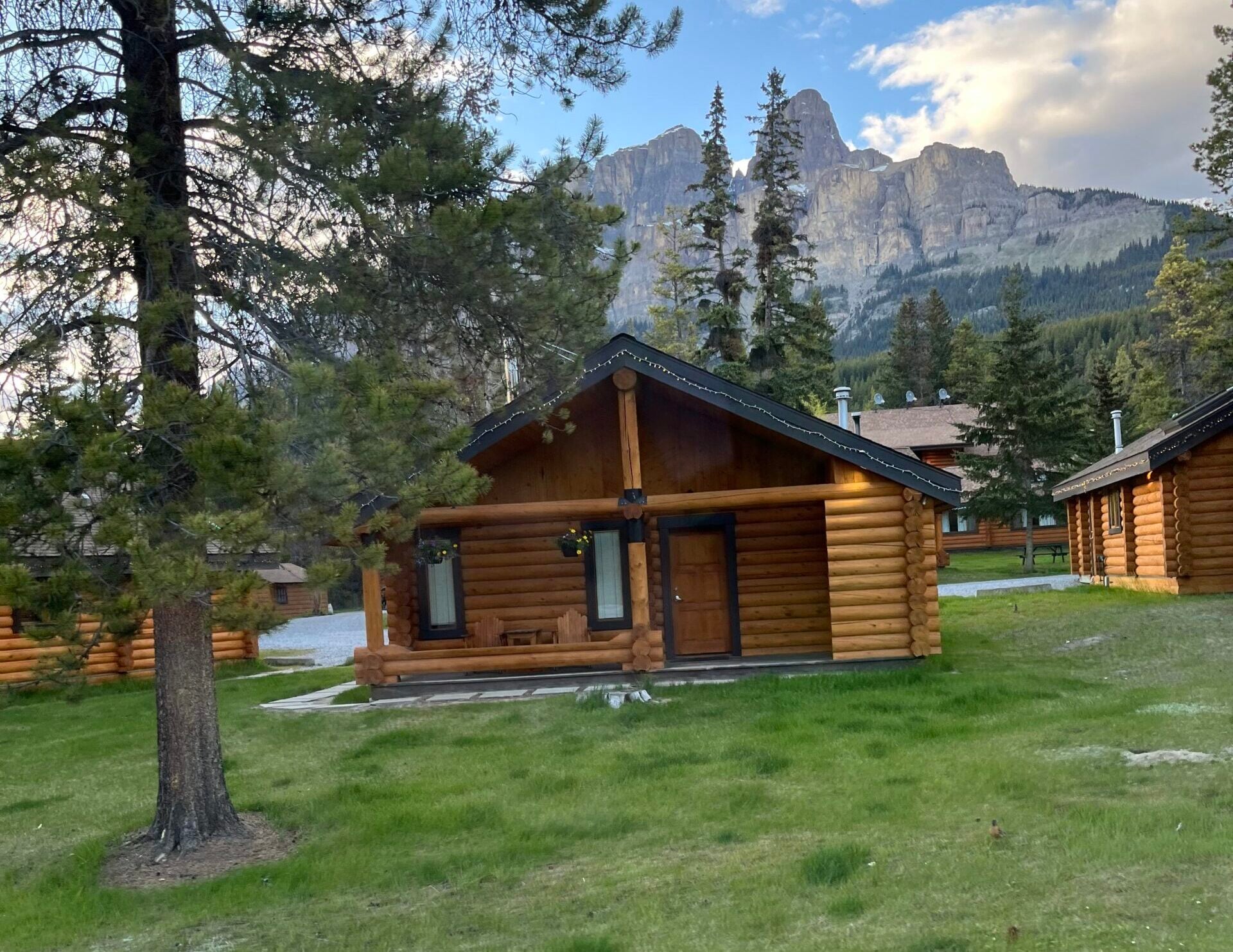 Johnston Canyon Hiking Guide & Tips- wereintherockies