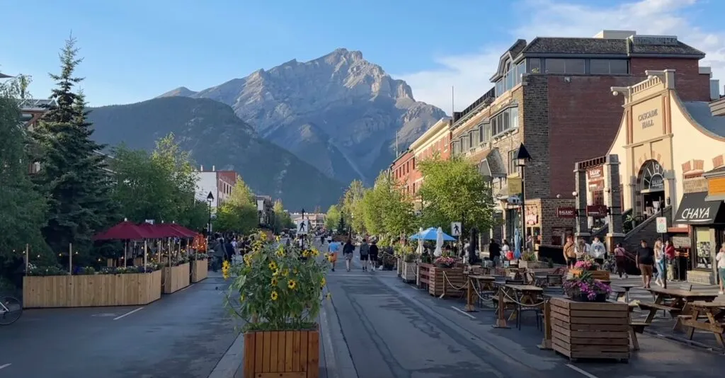 Banff vs Canmore: Where Should You Stay? - wereintherockies